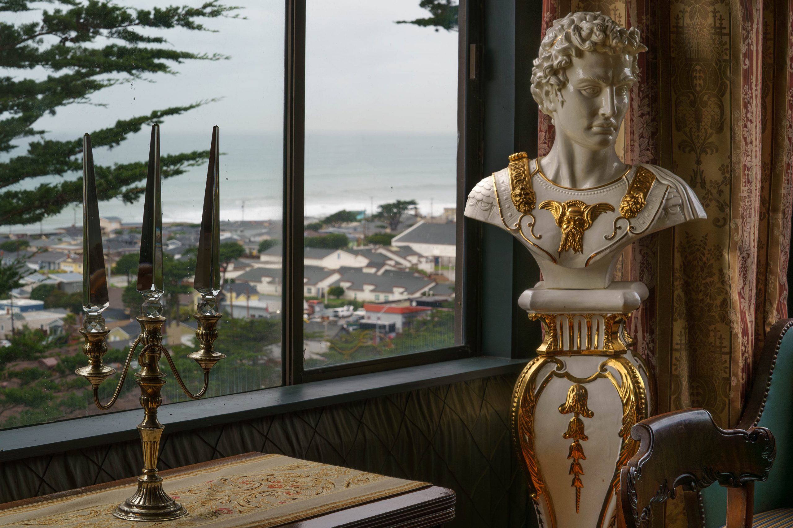 Pacifica's Mazza Castle packed with sparkling art, Hollywood kitsch ...